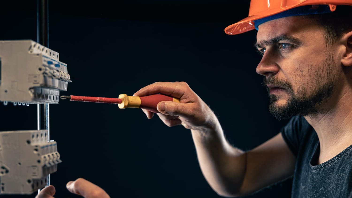 How to Become an Electrician: Step-by-Step Guide – Infoverse